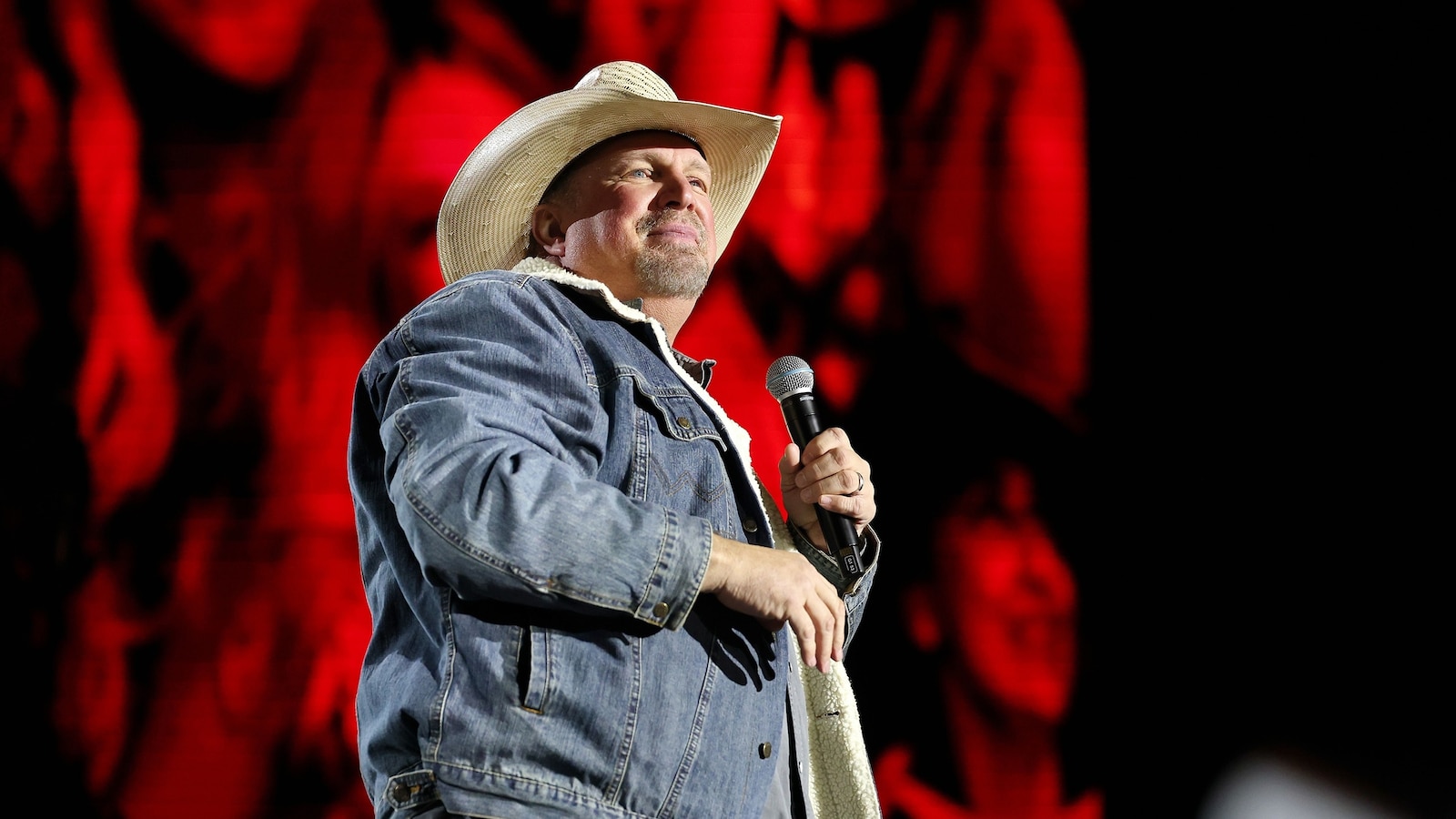 Garth Brooks considers sale of music catalog: Sources - ABC News