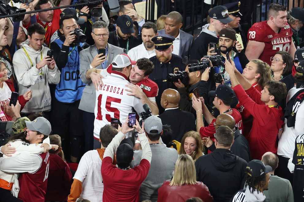 Fernando Mendoza credits mom for success: What to know about the ...