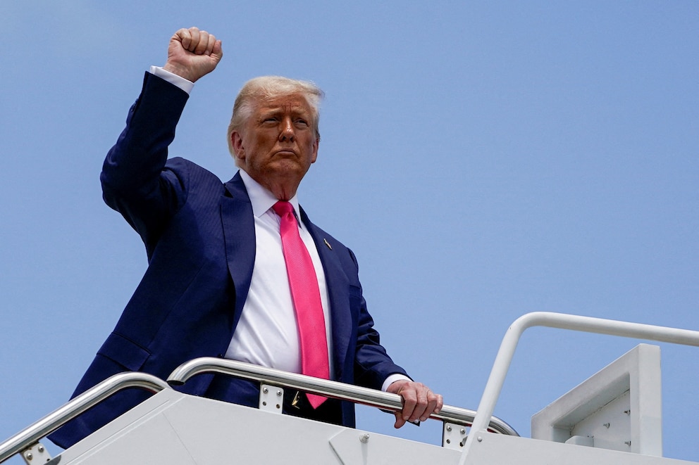 'We are so back': MAGA supporters rally around Trump following WSJ ...