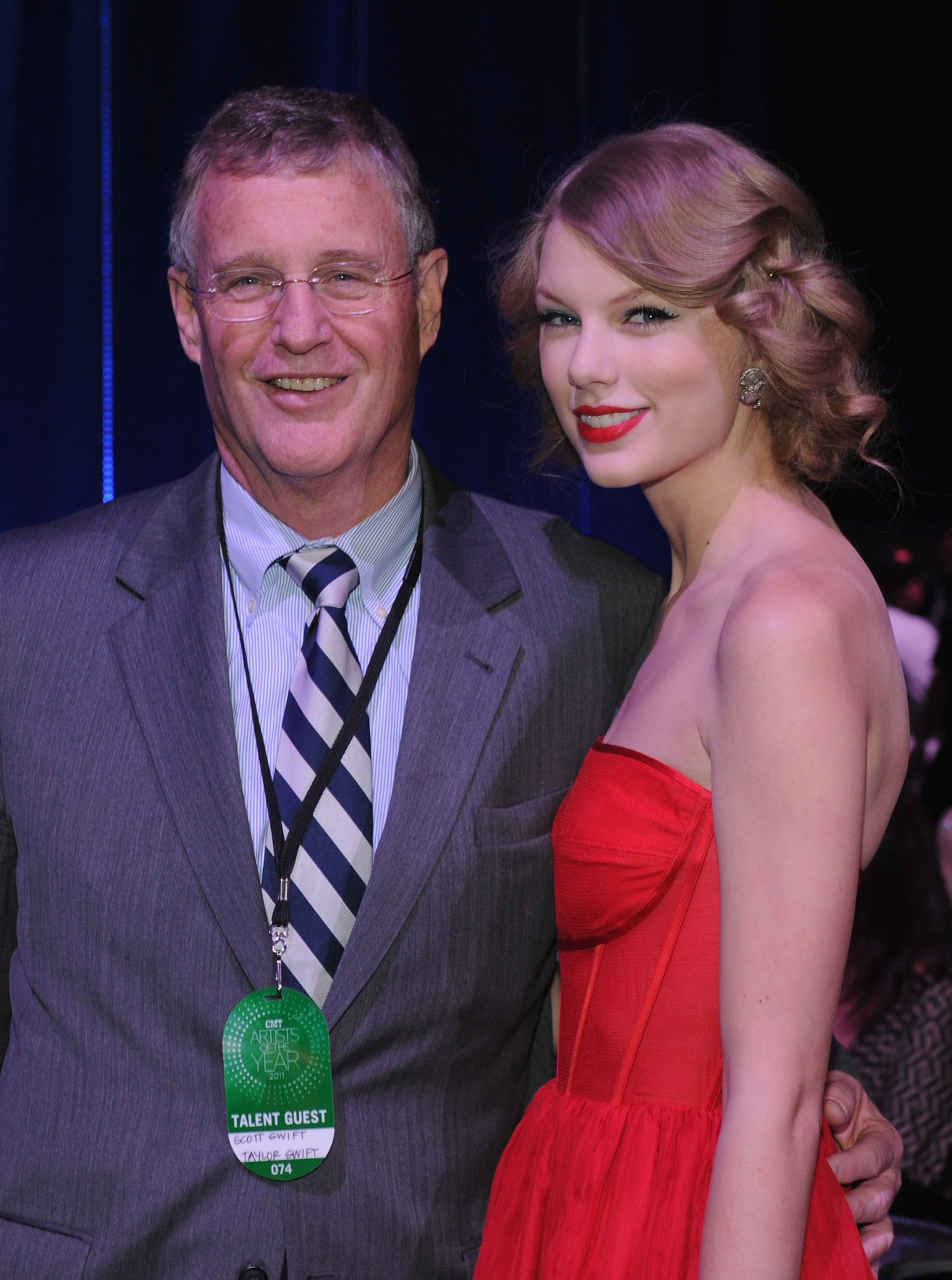 Taylor Swift donates $1M to Feeding America, American Heart Association ...