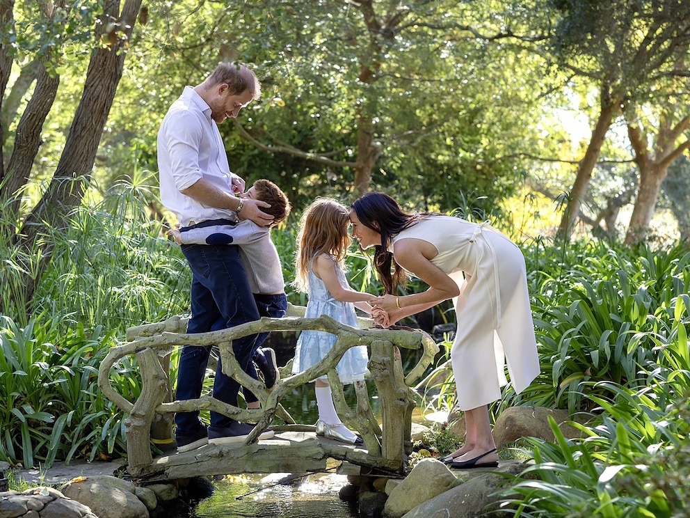 Meghan Markle, Prince Harry share new family photo featuring Archie ...