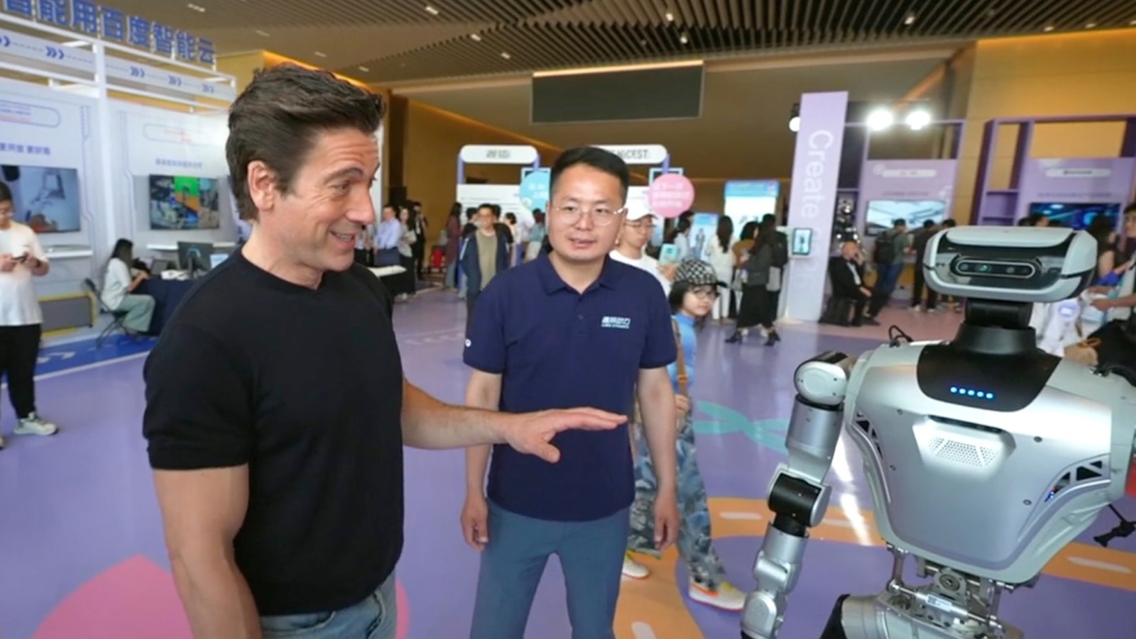 David Muir comes face-to-face with humanoid robots in China - ABC News