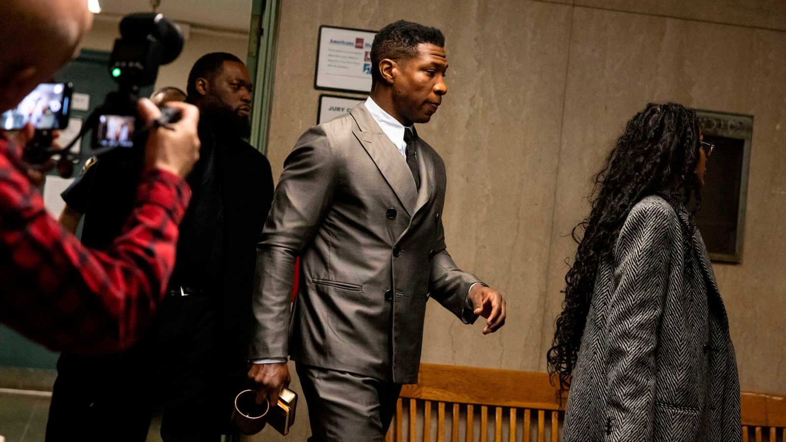 Actor Jonathan Majors' trial begins on domestic violence charges - ABC News