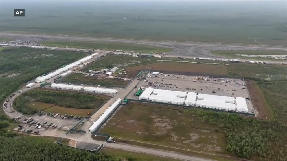 Video Lawmakers visit ‘Alligator Alcatraz’ - ABC News