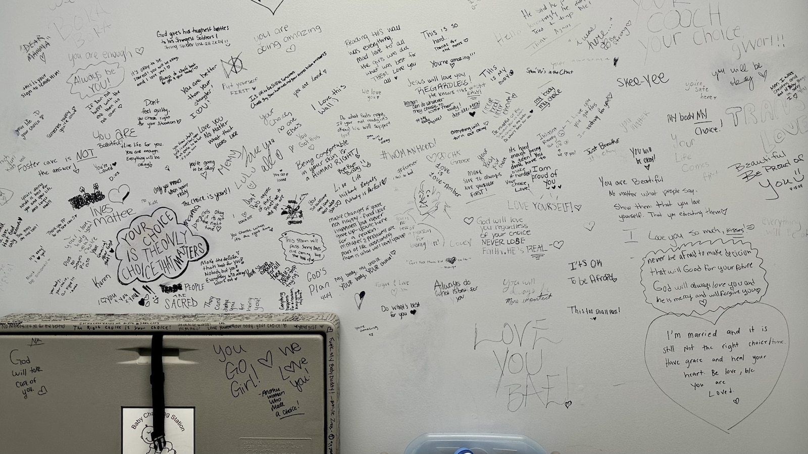 Patients at Florida abortion clinic write messages for each other on ...