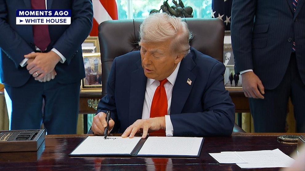 Video Trump signs orders targeting cashless bail, flag burning - ABC News