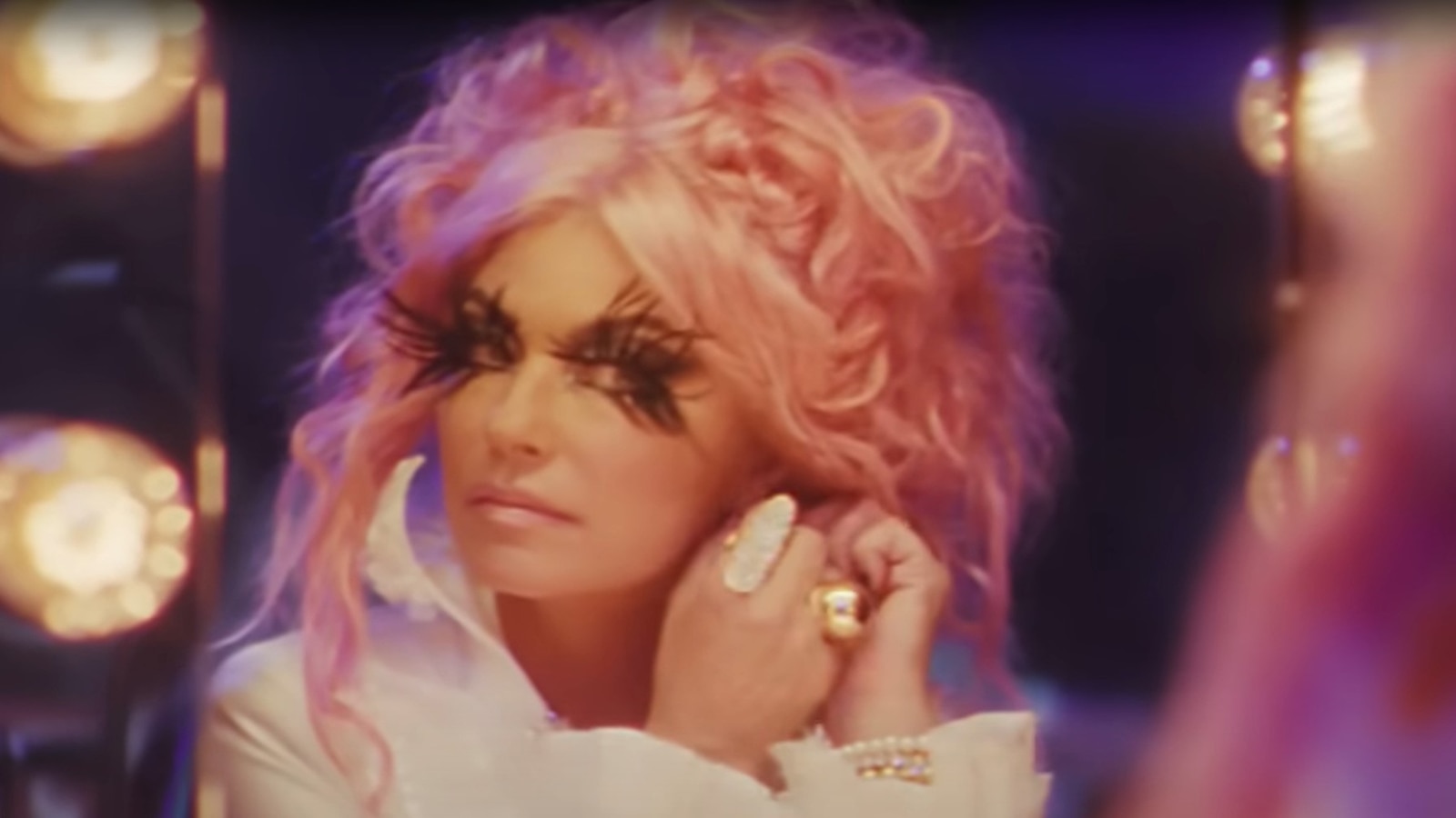 Shania Twain drops new song, 'Waking Up Dreaming': Watch the music ...