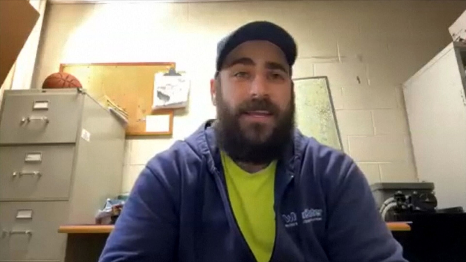 Meet the 'sewer singer' going viral on TikTok with nearly 500K likes ...