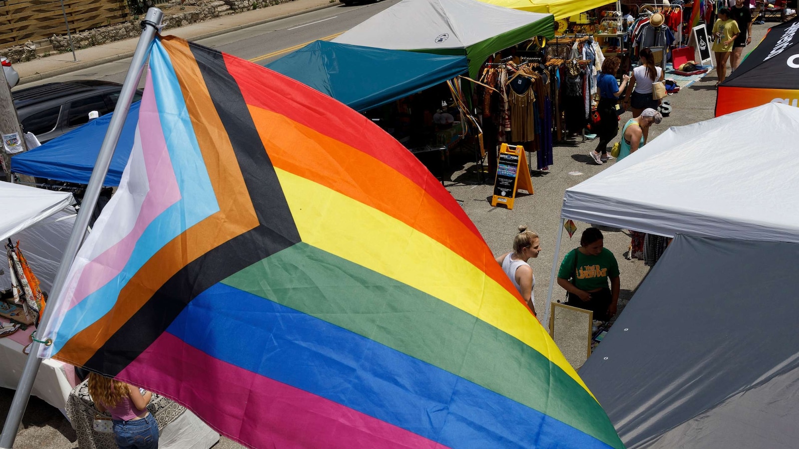 988 suicide lifeline expanding LGBTQ services with 24/7 chat and text - ABC News