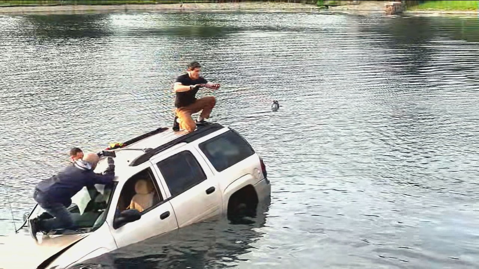 'Live on GMA:' How to escape from a car sinking in water - ABC News