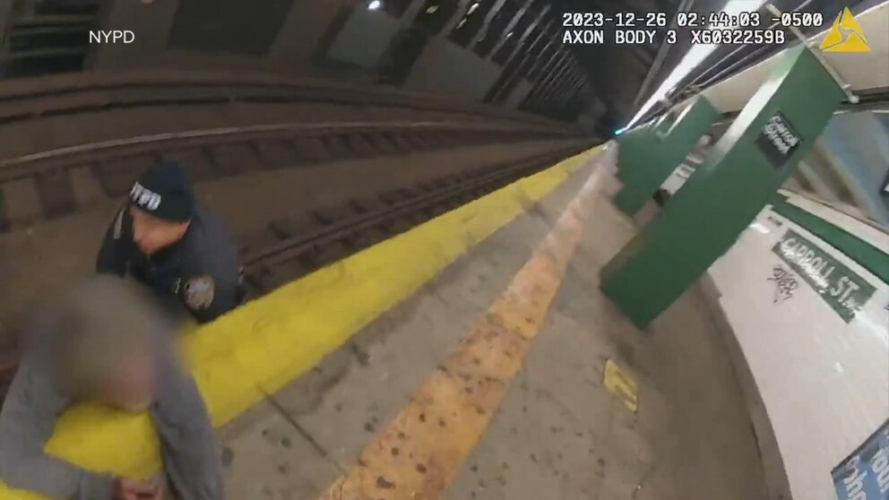 Video Officers rescue man from subway tracks in Brooklyn - ABC News
