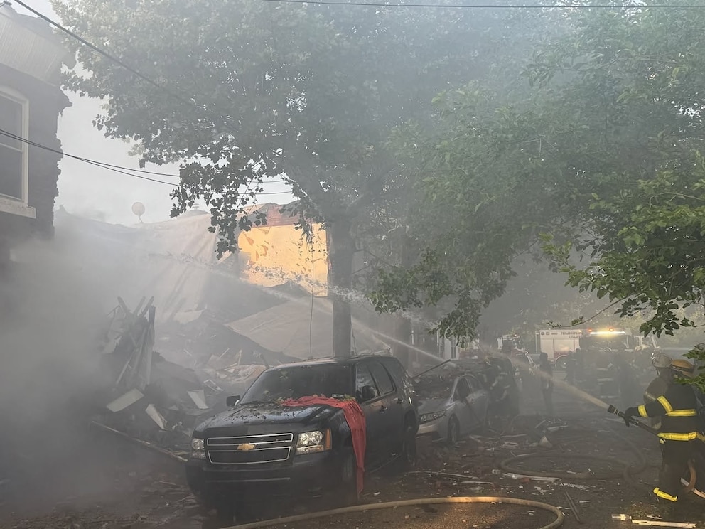 1 dead, 2 hurt in Philly fire and explosion that leveled or damaged ...
