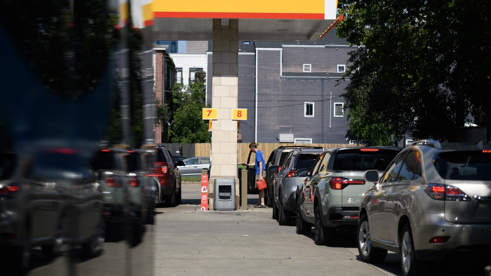 Frustration grows as Houston's power outage goes into 4th sweltering ...