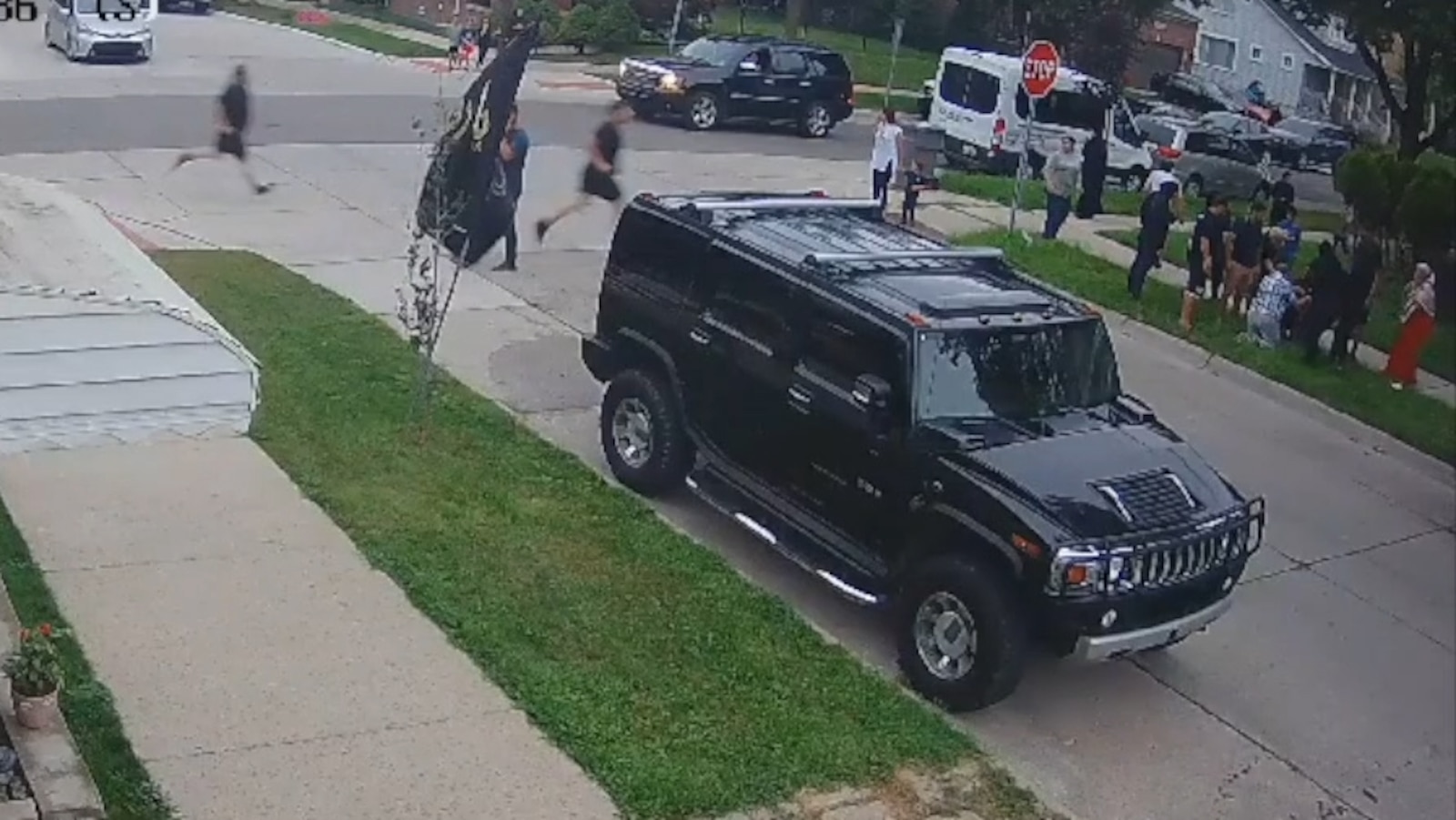 Off-duty police officer caught on camera rescuing choking child - ABC News