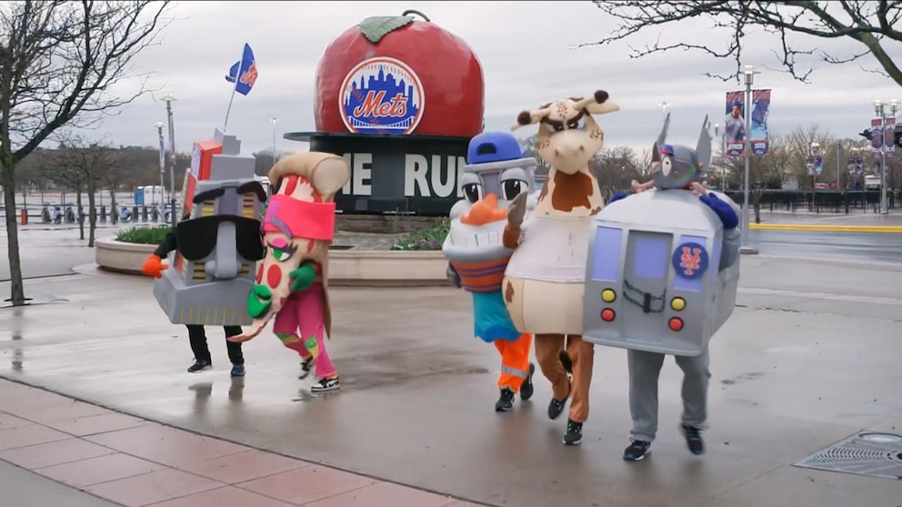 Video New York Mets debut mascots race - ABC News