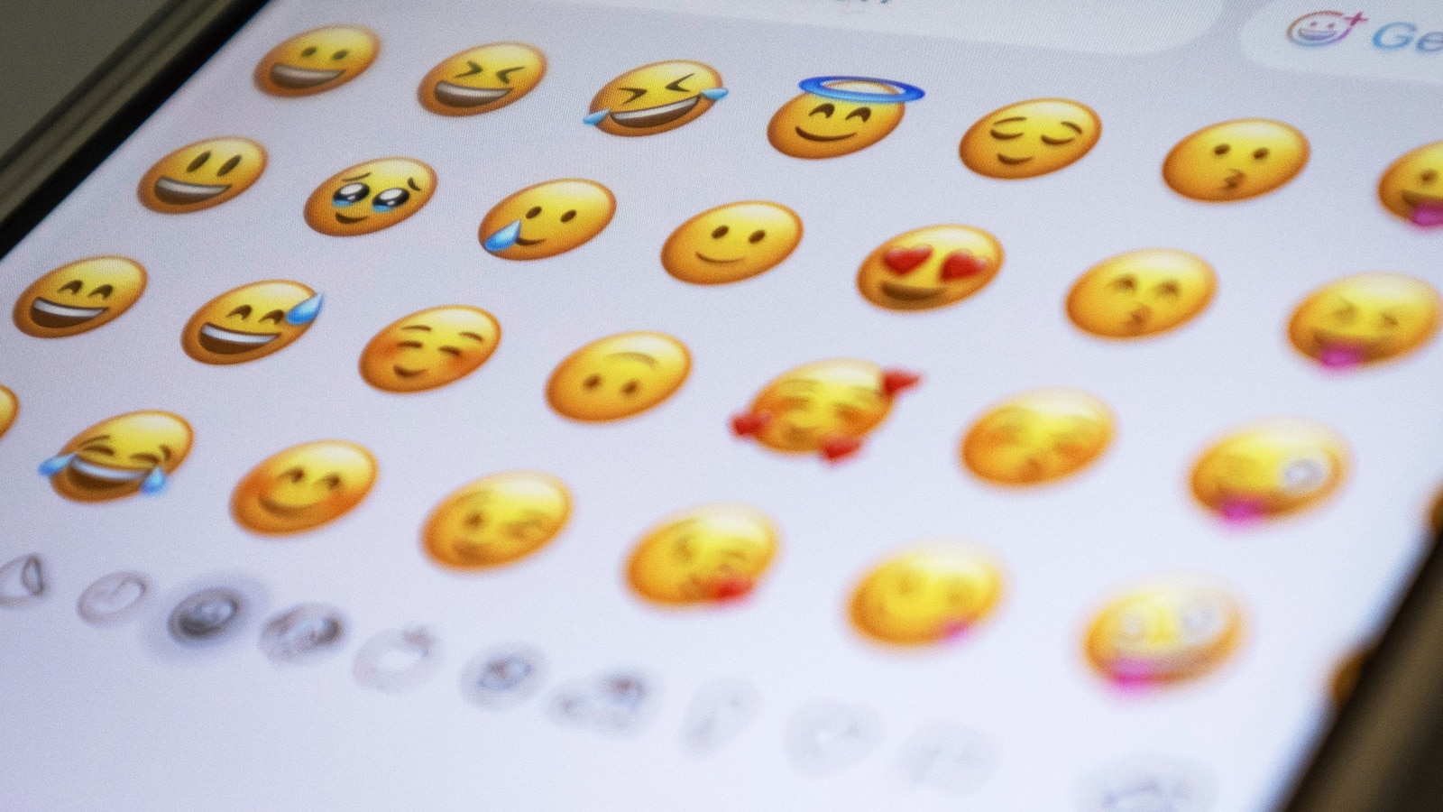 It's World Emoji Day: Science suggests using these tiny symbols makes ...