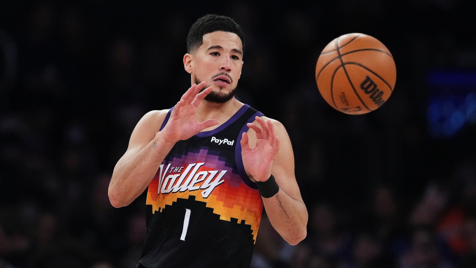 Booker returns from ankle injury to lead the Suns to a 106-99 victory ...