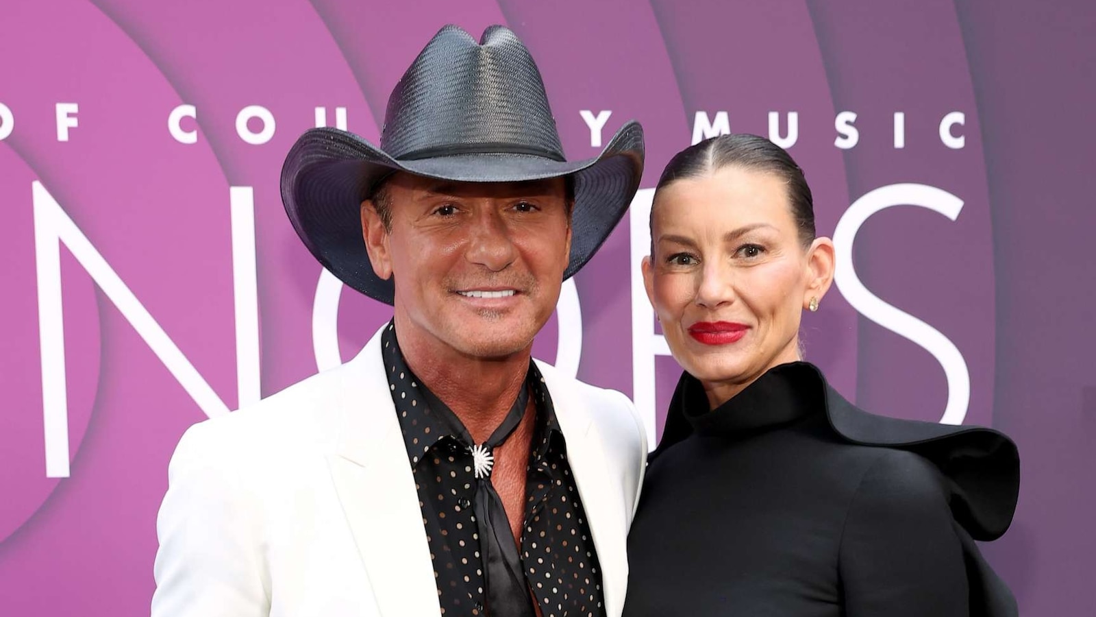 Tim McGraw shares 1st picture ever taken with Faith Hill for their 27th ...