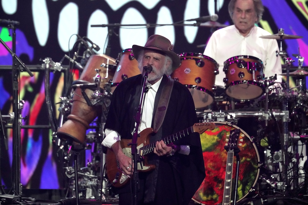 Bob Weir, Grateful Dead founding member, dies at 78 - Good Morning America