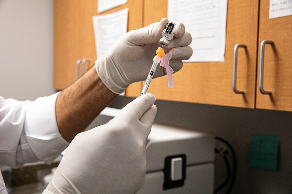 CDC drops universal COVID vaccine recommendations, suggests separate ...