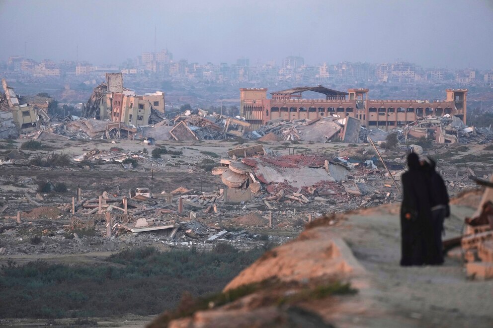 Israel levels Gaza high-rise tower near Palestinian civilian encampment ...