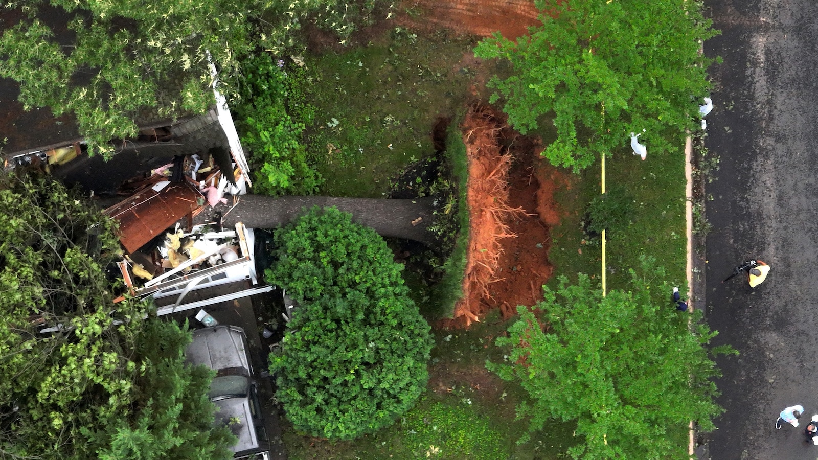 7 tornadoes touch down in Mid-Atlantic, fallen tree kills 2-year-old in ...