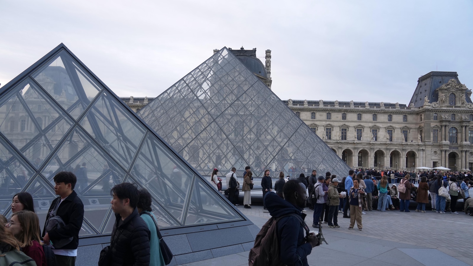The Louvre reopens 3 days after thieves took French crown jewels in ...
