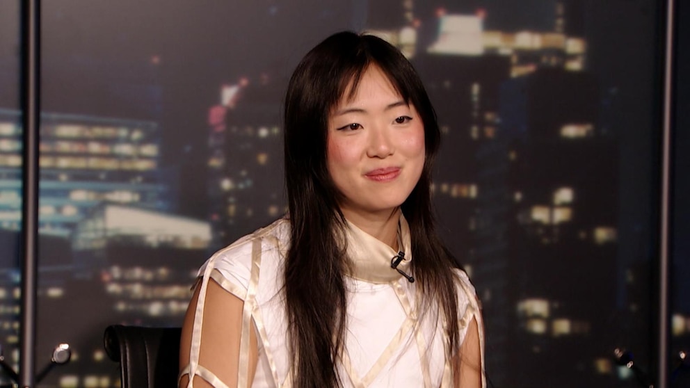 Video Sarah Kinsley discusses her first full-length studio album ...