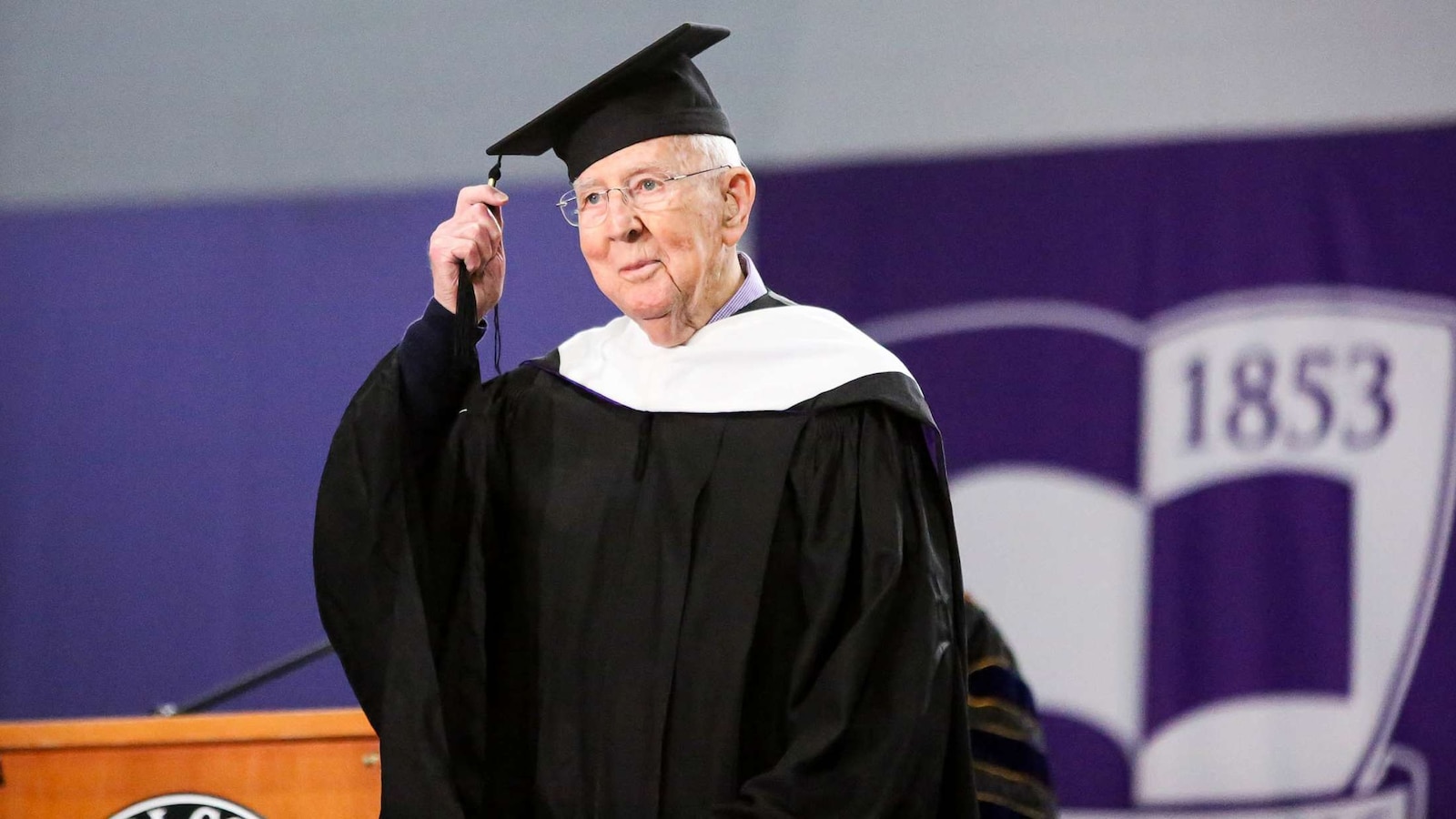 101-year-old veteran finally gets to walk during college graduation ...