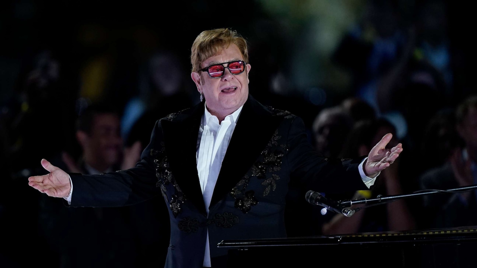 Elton John rocks the White House amid his farewell tour - ABC News