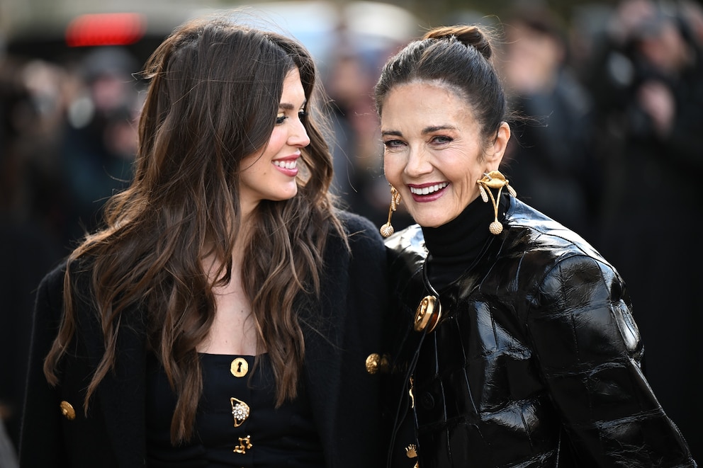 'Wonder Woman' TV icon Lynda Carter steps out at Paris Fashion Week ...