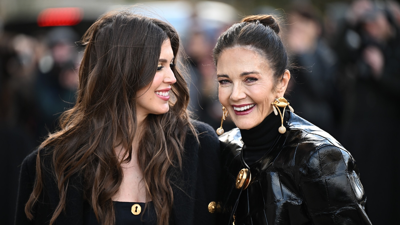 'Wonder Woman' TV icon Lynda Carter steps out at Paris Fashion Week ...