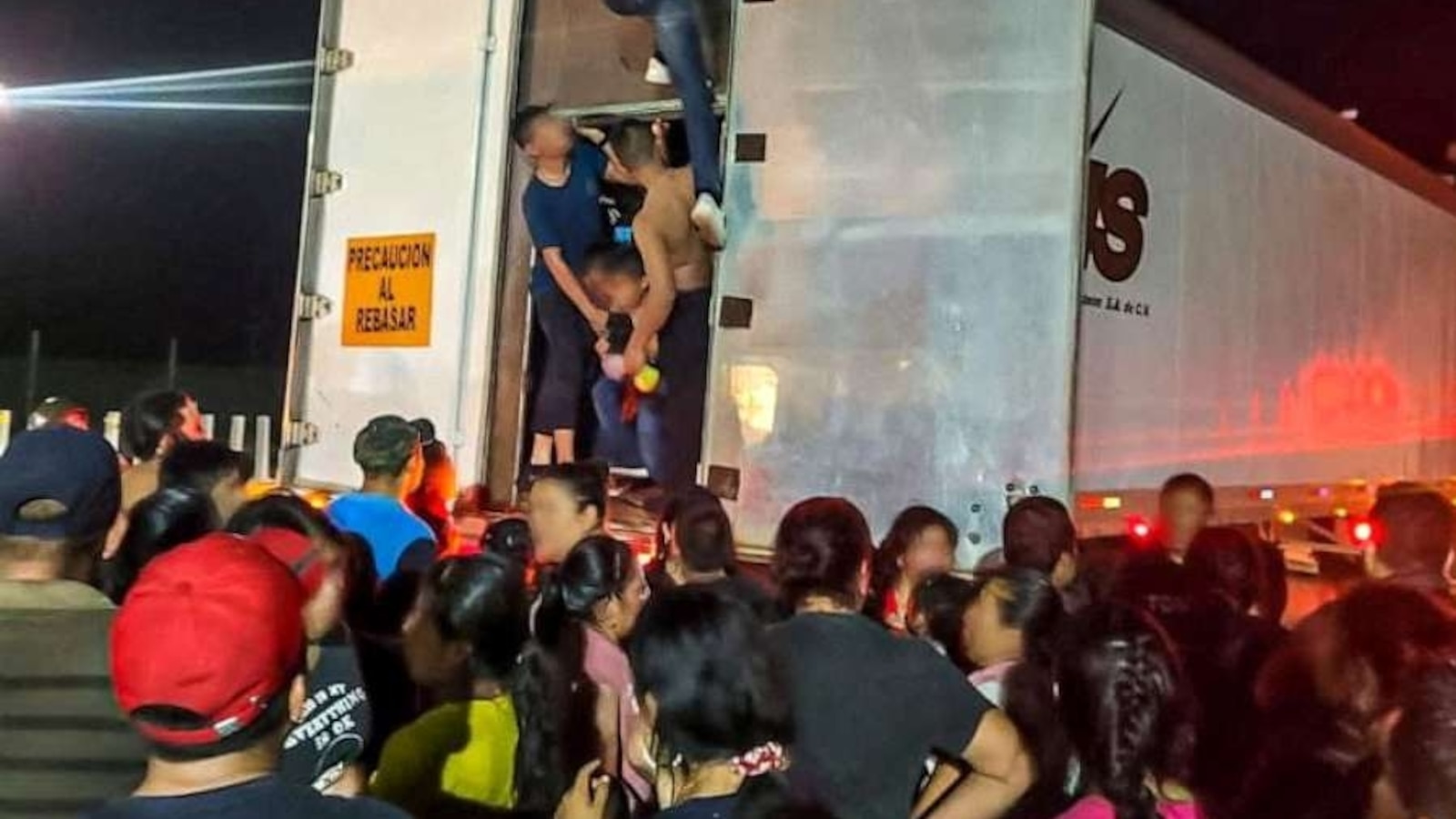 350 migrants found 'crowded and dehydrated' in trailer in Mexico ...