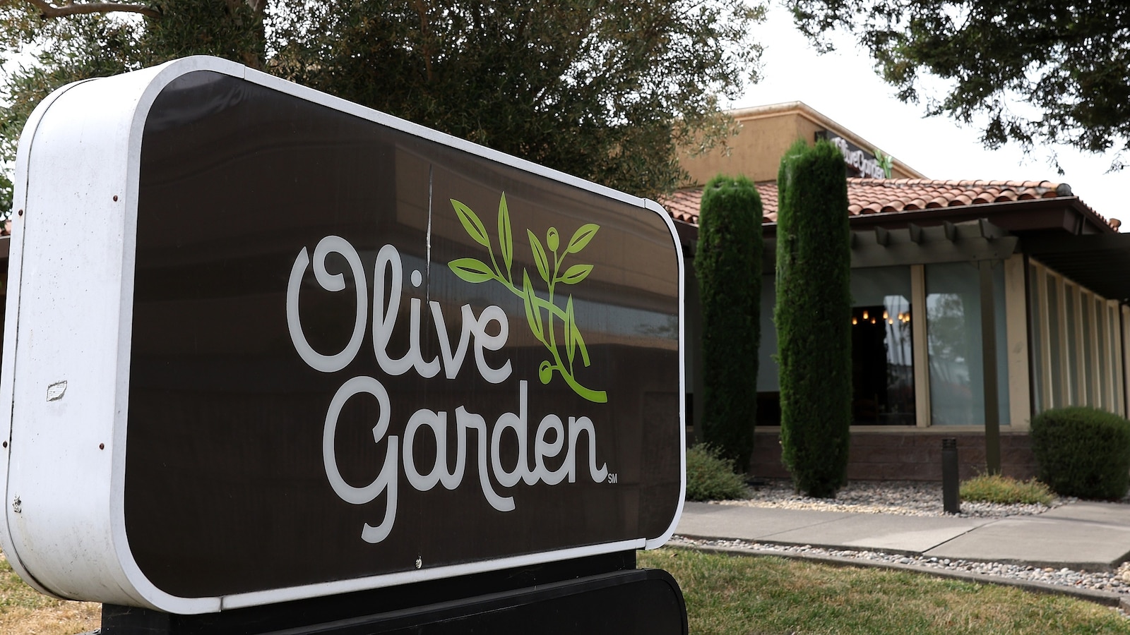 Olive Garden says it's testing smaller portions with lower prices - ABC ...