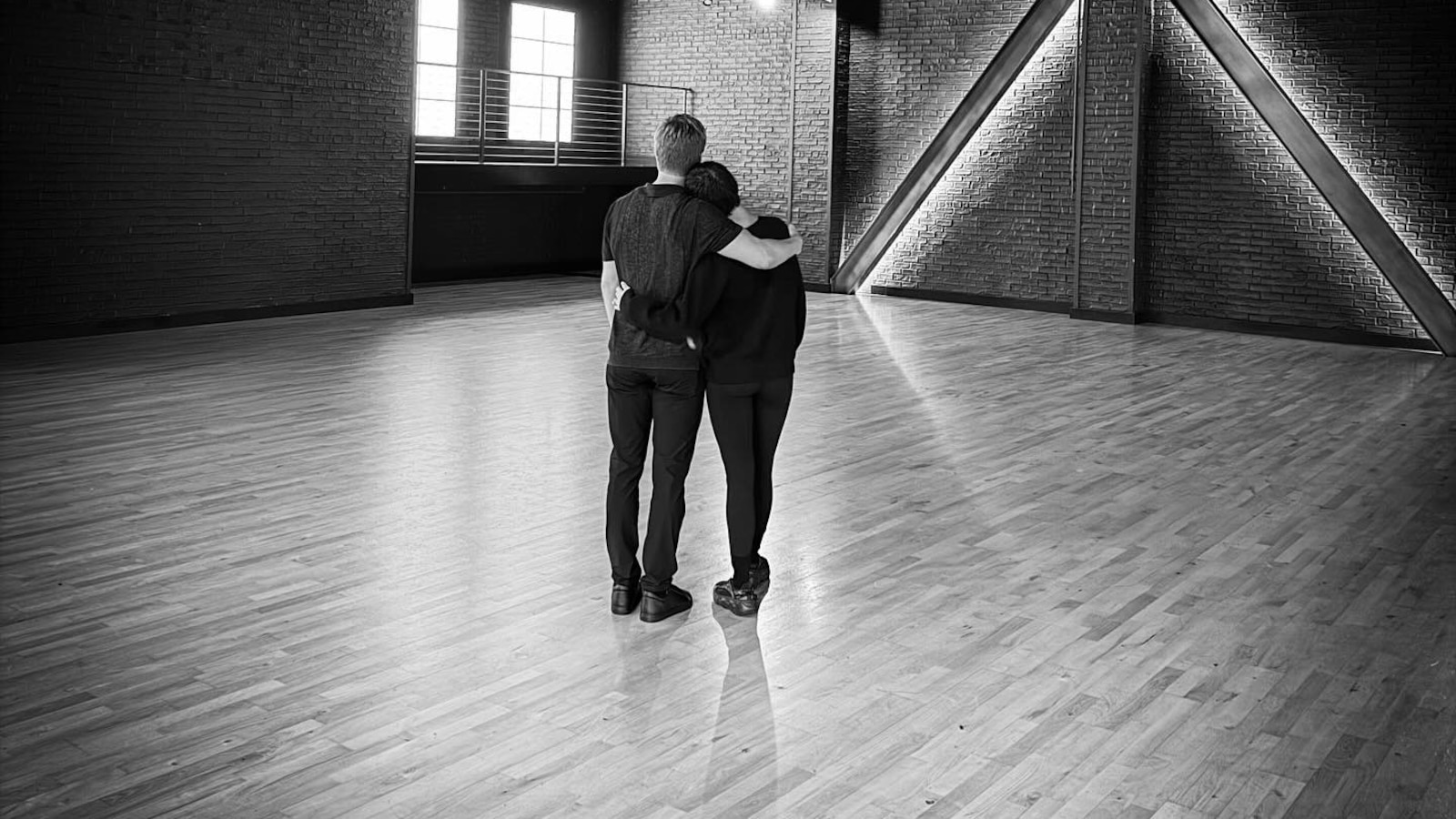 Derek Hough and Hayley Erbert share sweet photo from dance studio ...