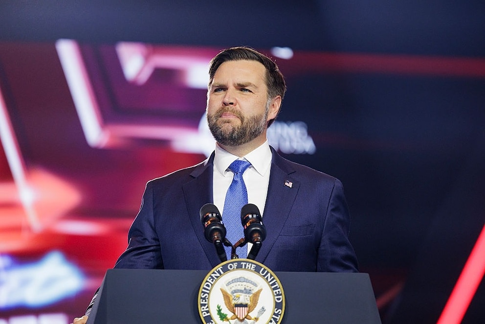 Vice President JD Vance rallies conservatives, honors Charlie Kirk at ...