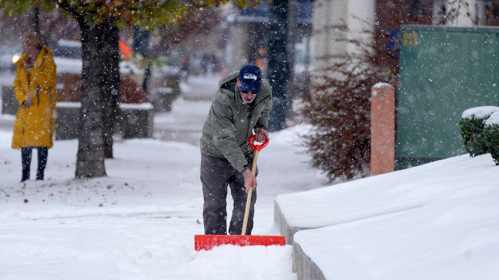 Avalanche warnings issued in 4 states as snow wallops western US - ABC News