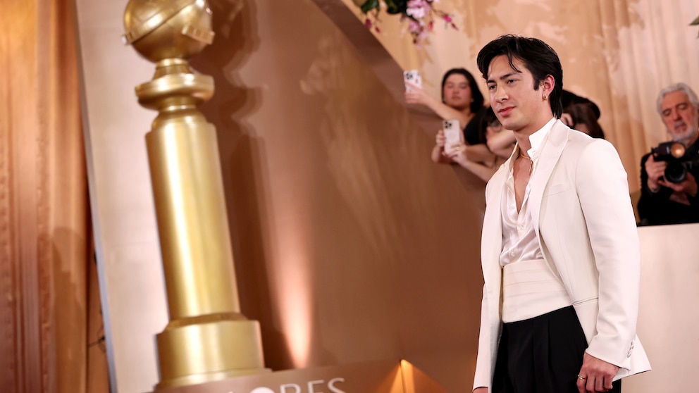 Golden Globes: Stylish red carpet fashion and beauty looks - ABC News