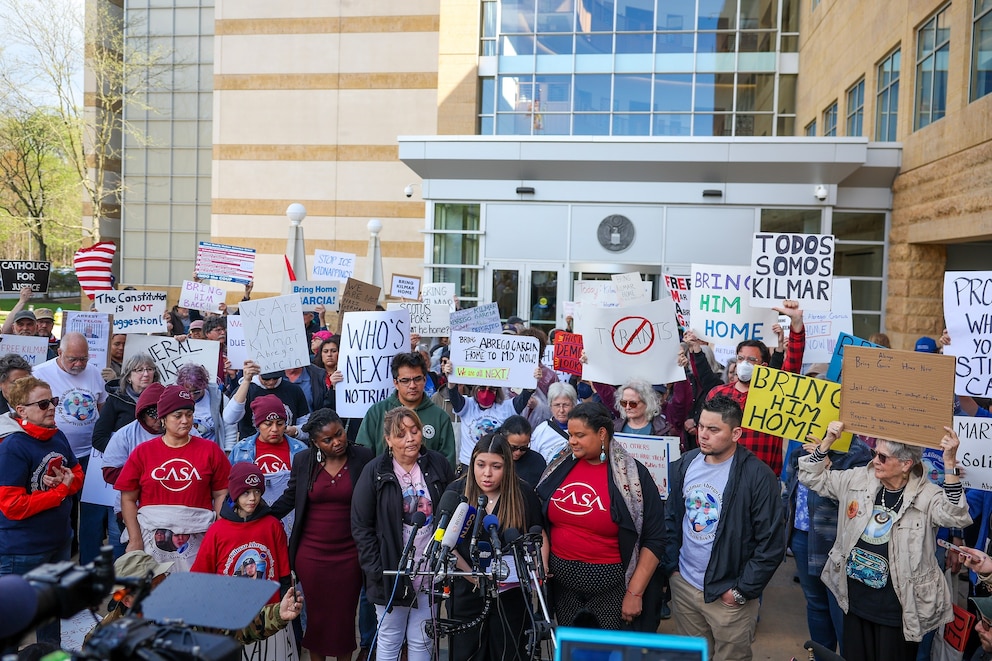 Judge in Abrego Garcia case blasts DOJ's inaction, orders officials to ...