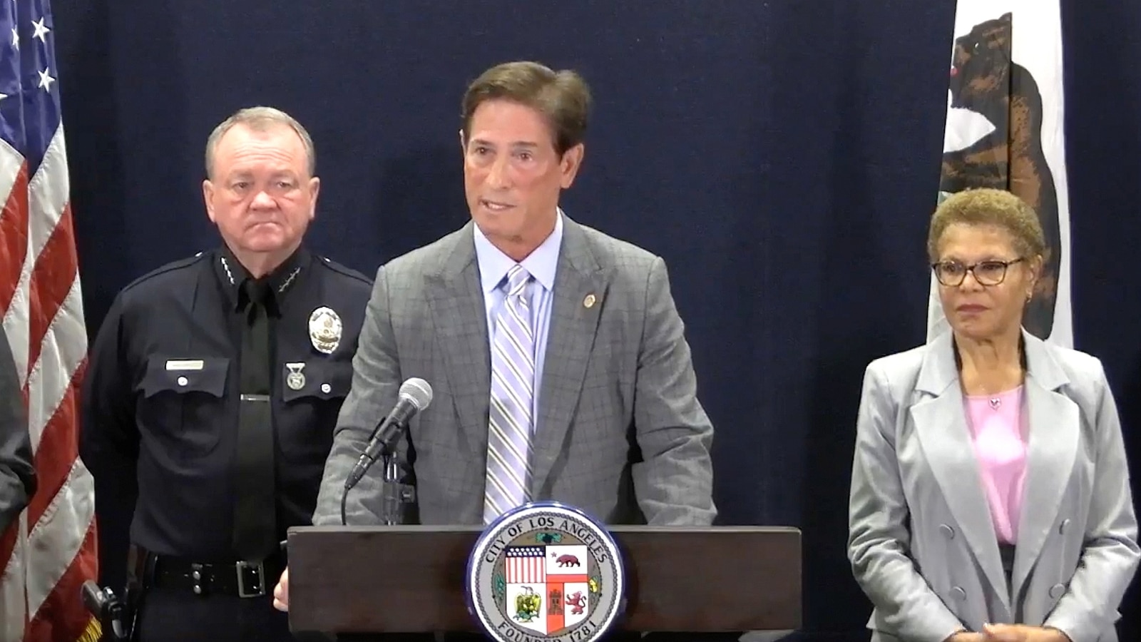 LAPD busts major burglary ring, seizes arsenal of weapons, officials ...