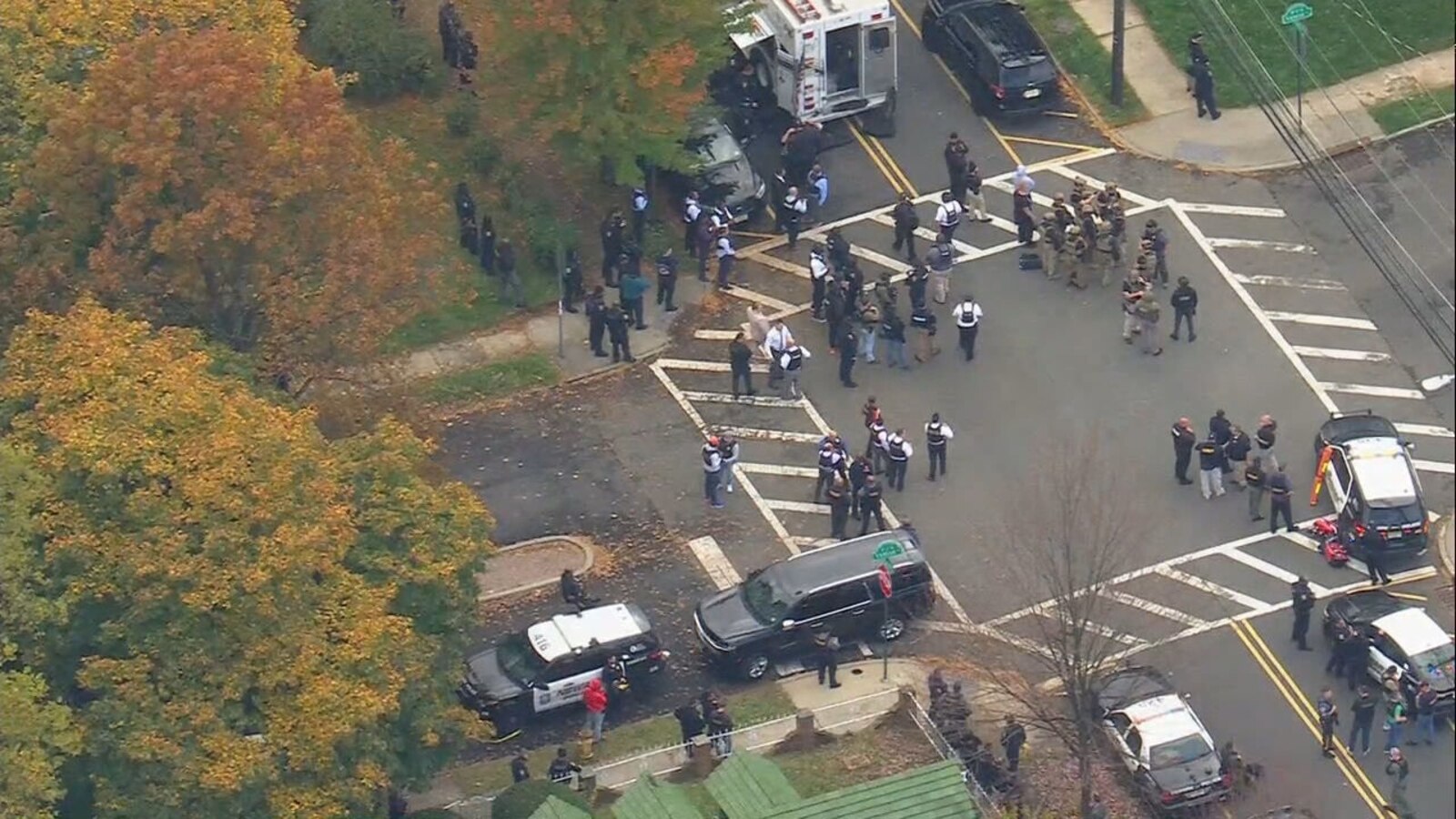 2 police officers shot in Newark, New Jersey; suspect in custody - ABC News