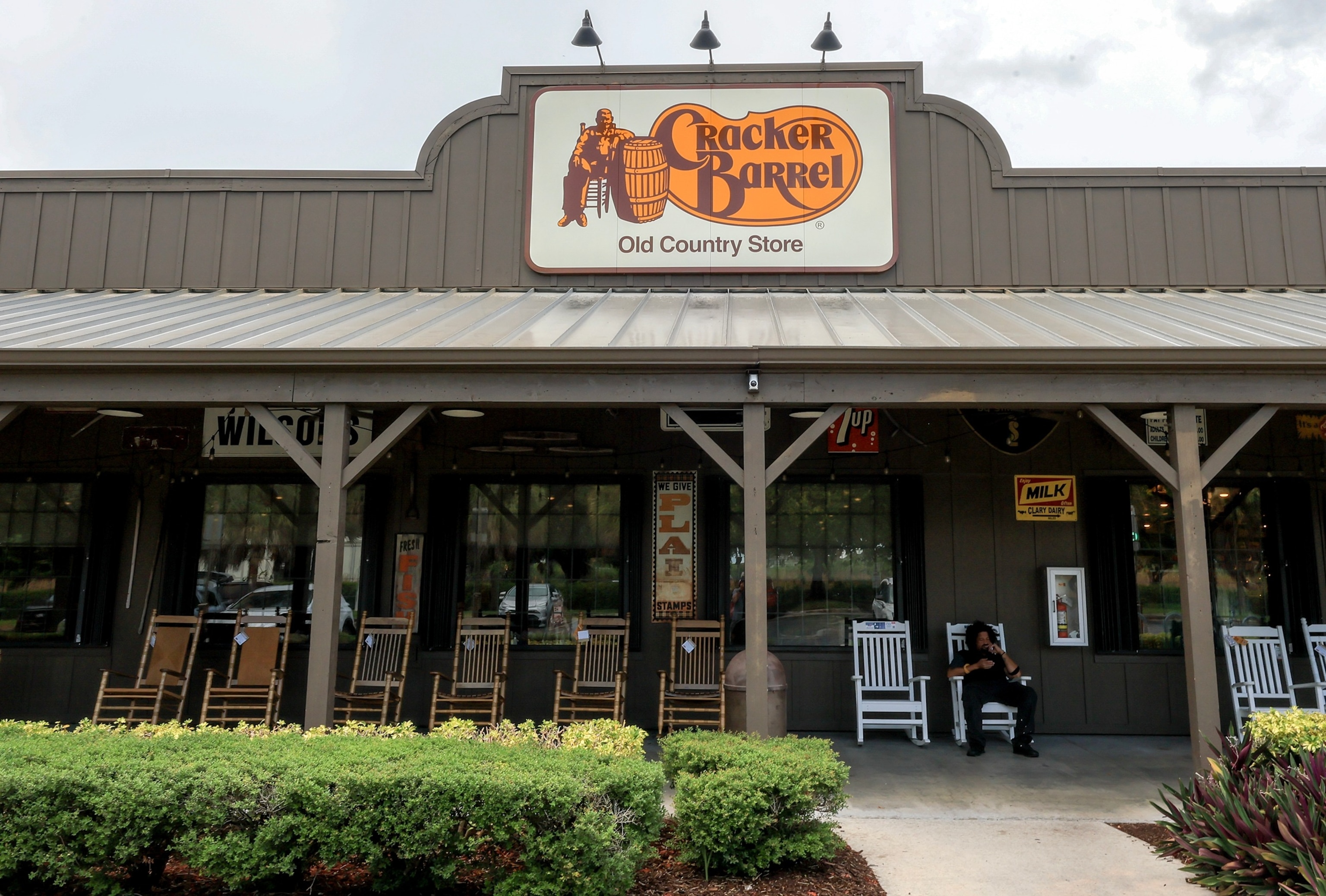 Cracker Barrel suspends restaurant remodels after backlash - ABC News