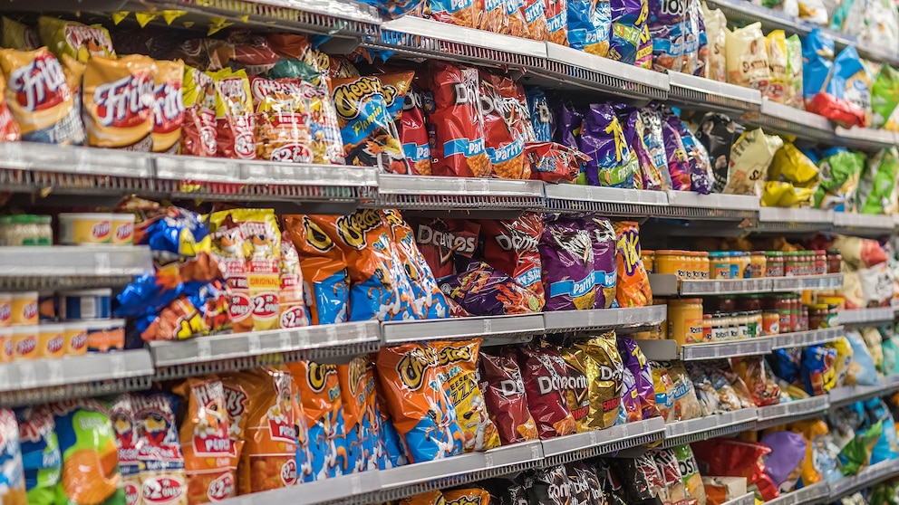 Federal dietary guidance says eat less 'highly processed' foods. But ...