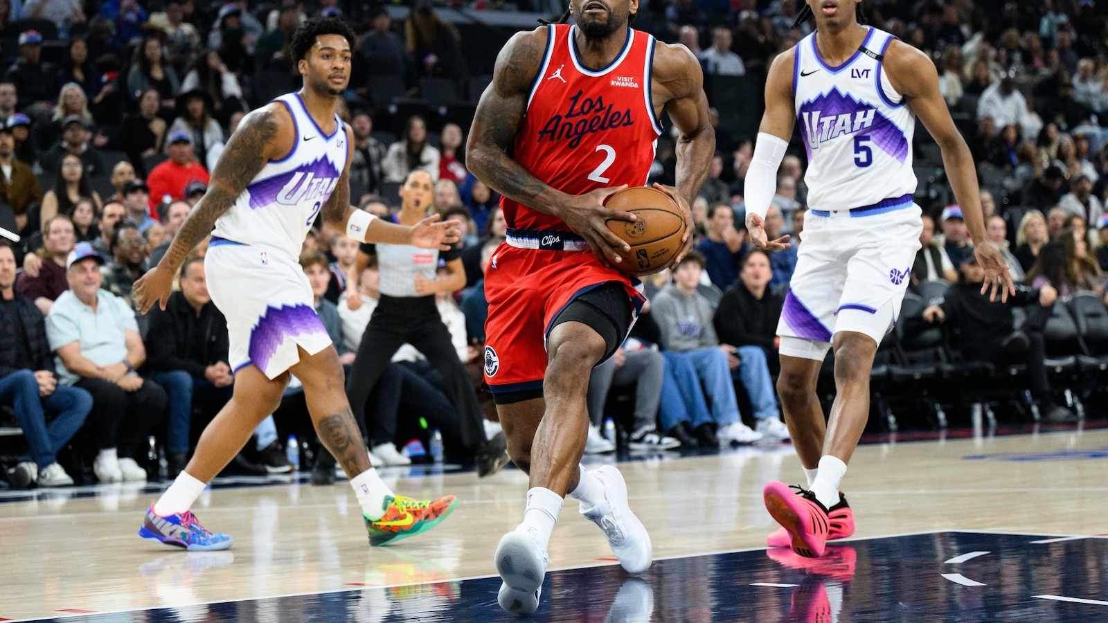 Kawhi Leonard's 45 points with bloodied nose lead Clippers to 6th ...