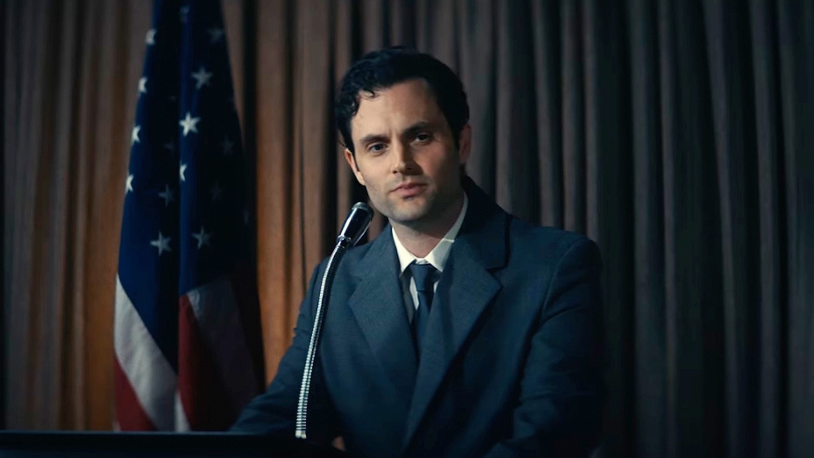 Penn Badgley Facile Un Diavolo Blu