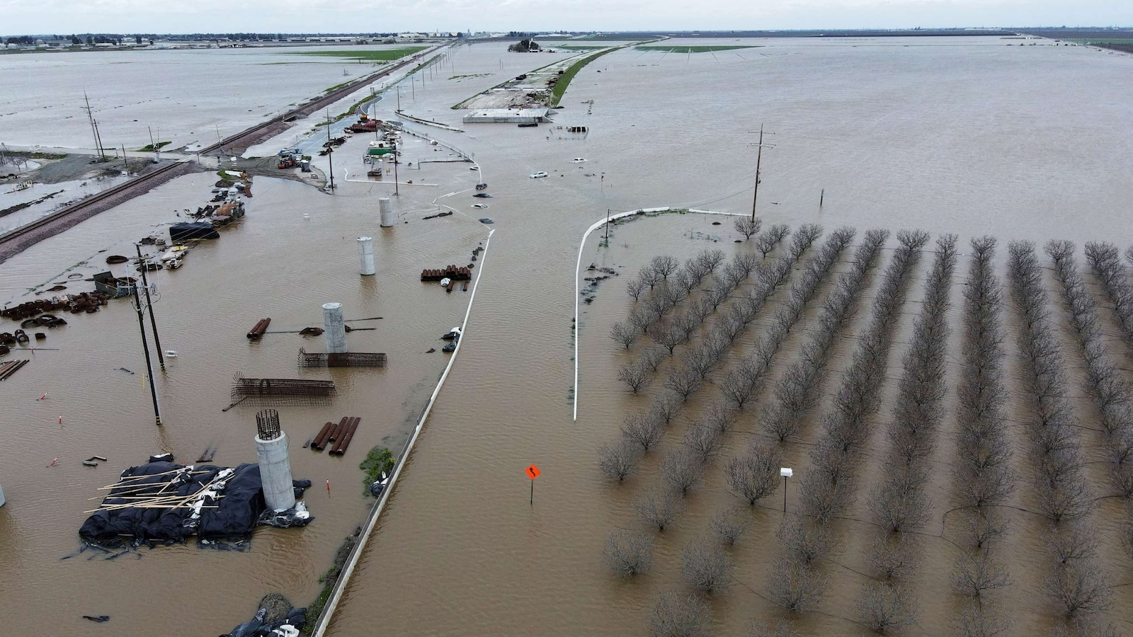 'Catastrophic level of water': Central California battles farmland ...