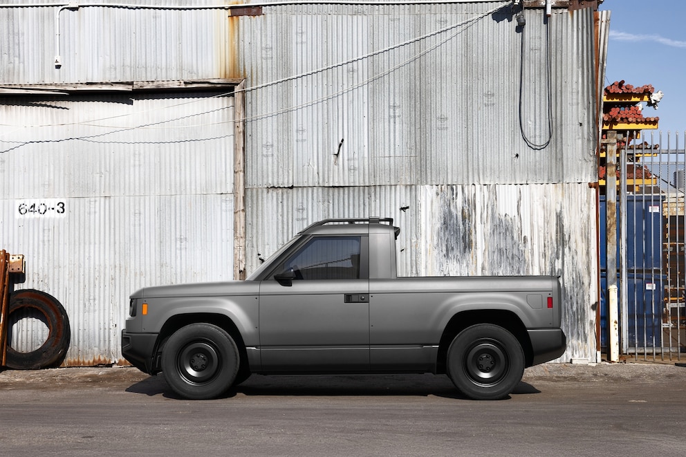 New automaker Slate unveils a no-frills, stripped down electric truck ...