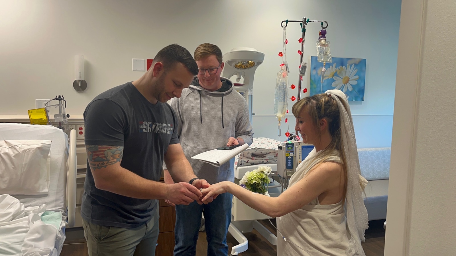 Couple marries at hospital hours before welcoming baby - ABC News