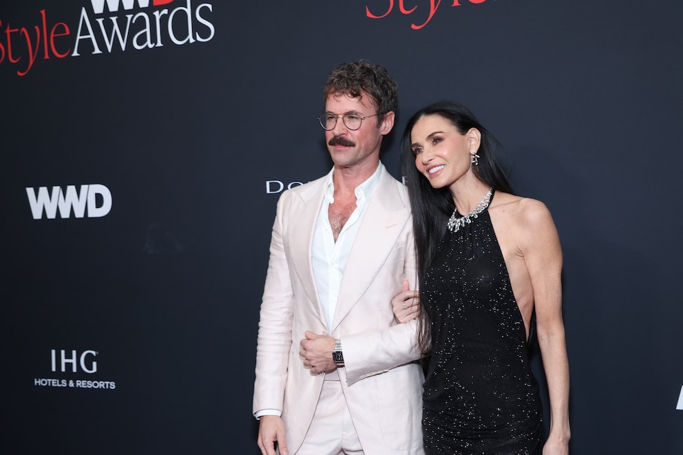 Demi Moore embraces self-acceptance, imperfection in WWD Style Awards ...