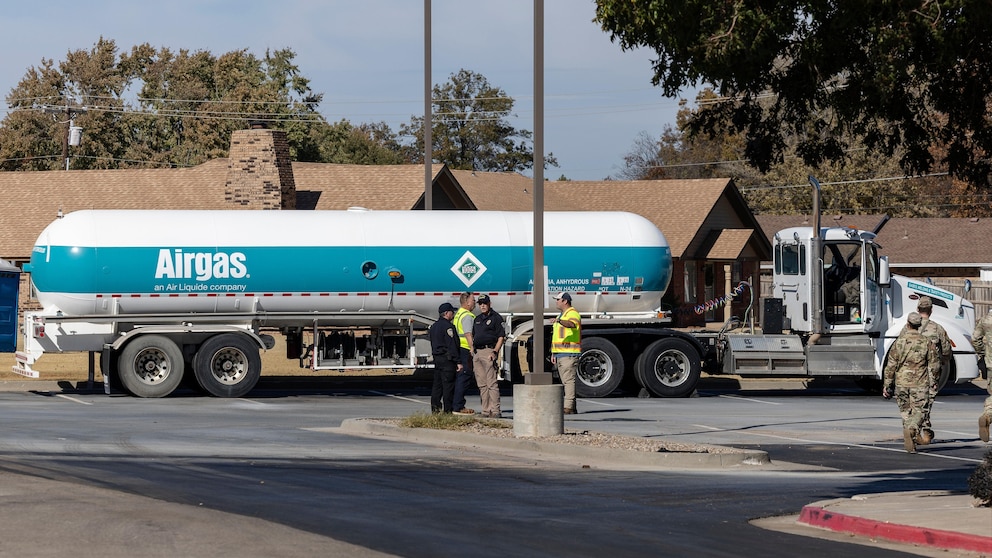 Ammonia gas leak from a tanker truck sickens dozens and forces evacuations - ABC News